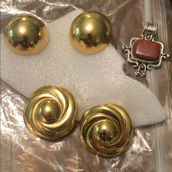 Jewelry | Gold Round Clip On Earrings | Poshmark